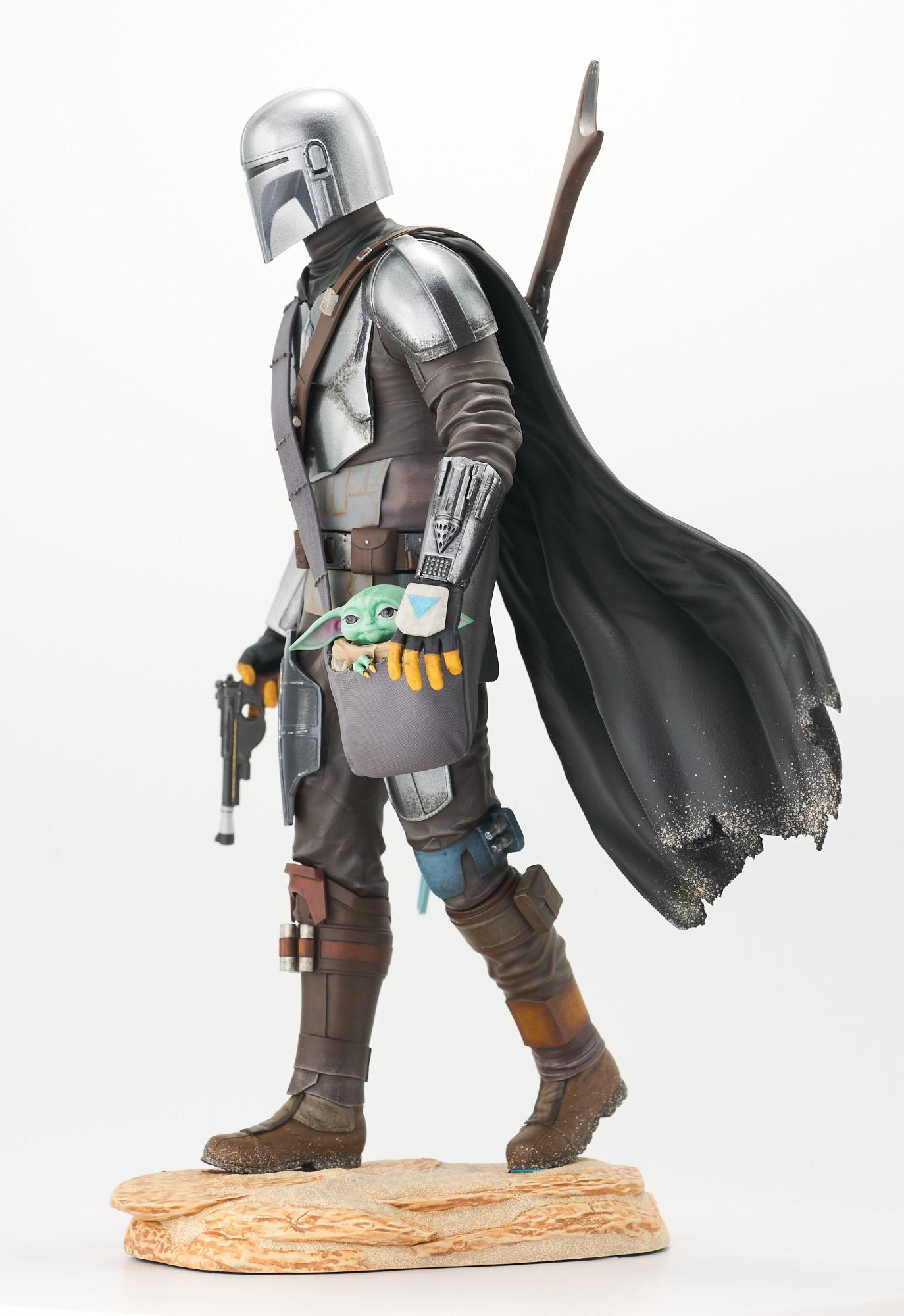 Star Wars The Mandalorian W/child Premier Collection Statue | Gothic Gifts